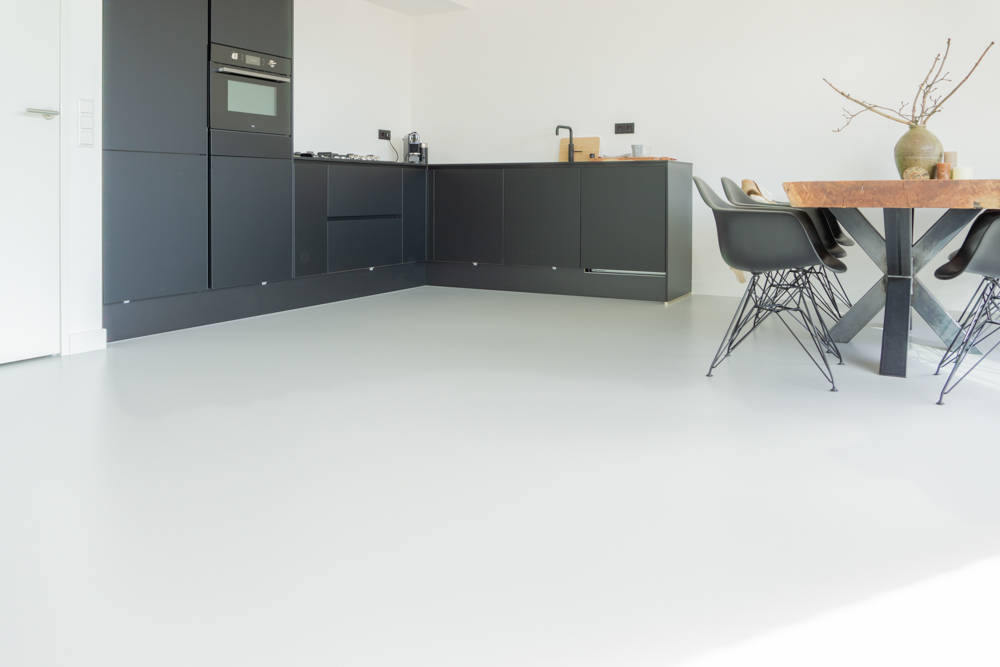 Gietvloer zelf leggen? PU en Epoxy Gietvloeren
